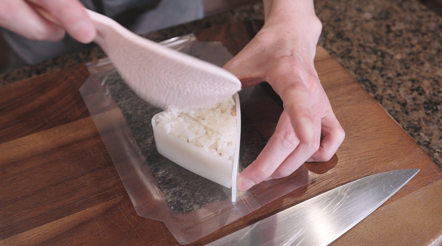 Tuna Mayo Onigiri (ツナマヨおにぎり) - Itadakimau